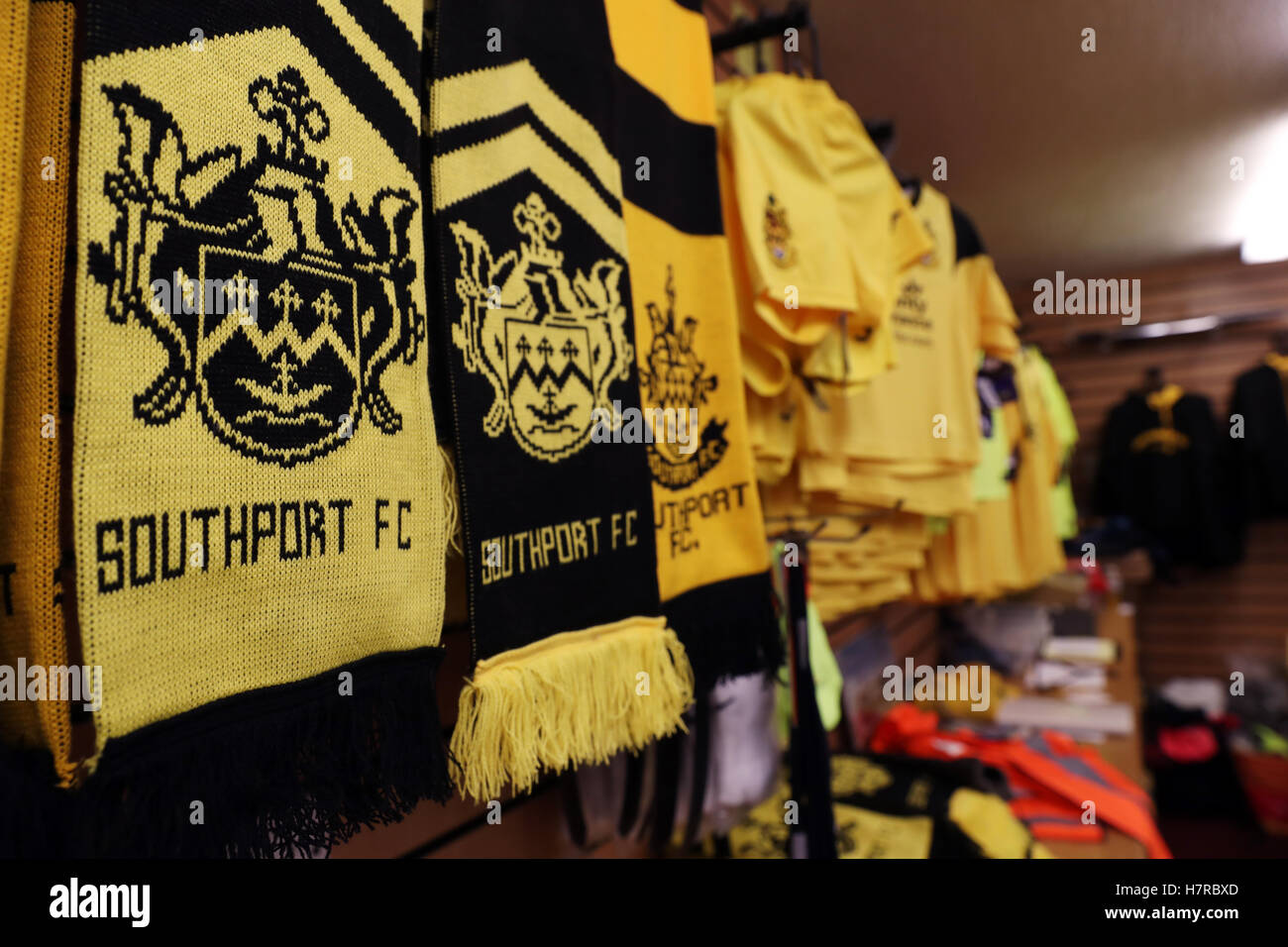 Emirates stadium shop hi-res stock photography and images - Alamy