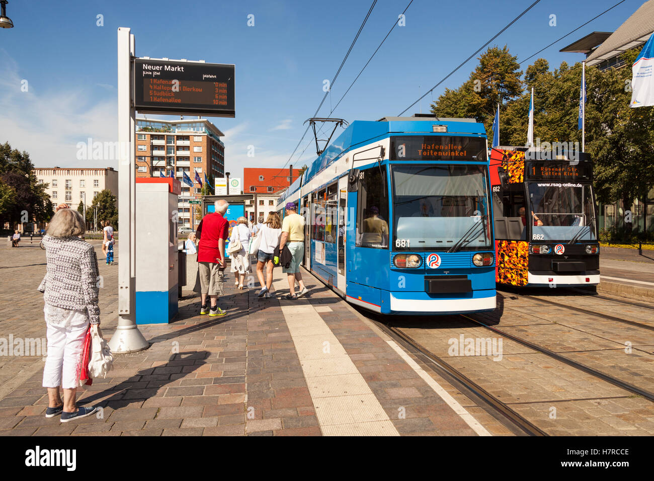 Trams, Neuer Markt, New Market Square, Rostock, Mecklenburg-Vorpommern ...