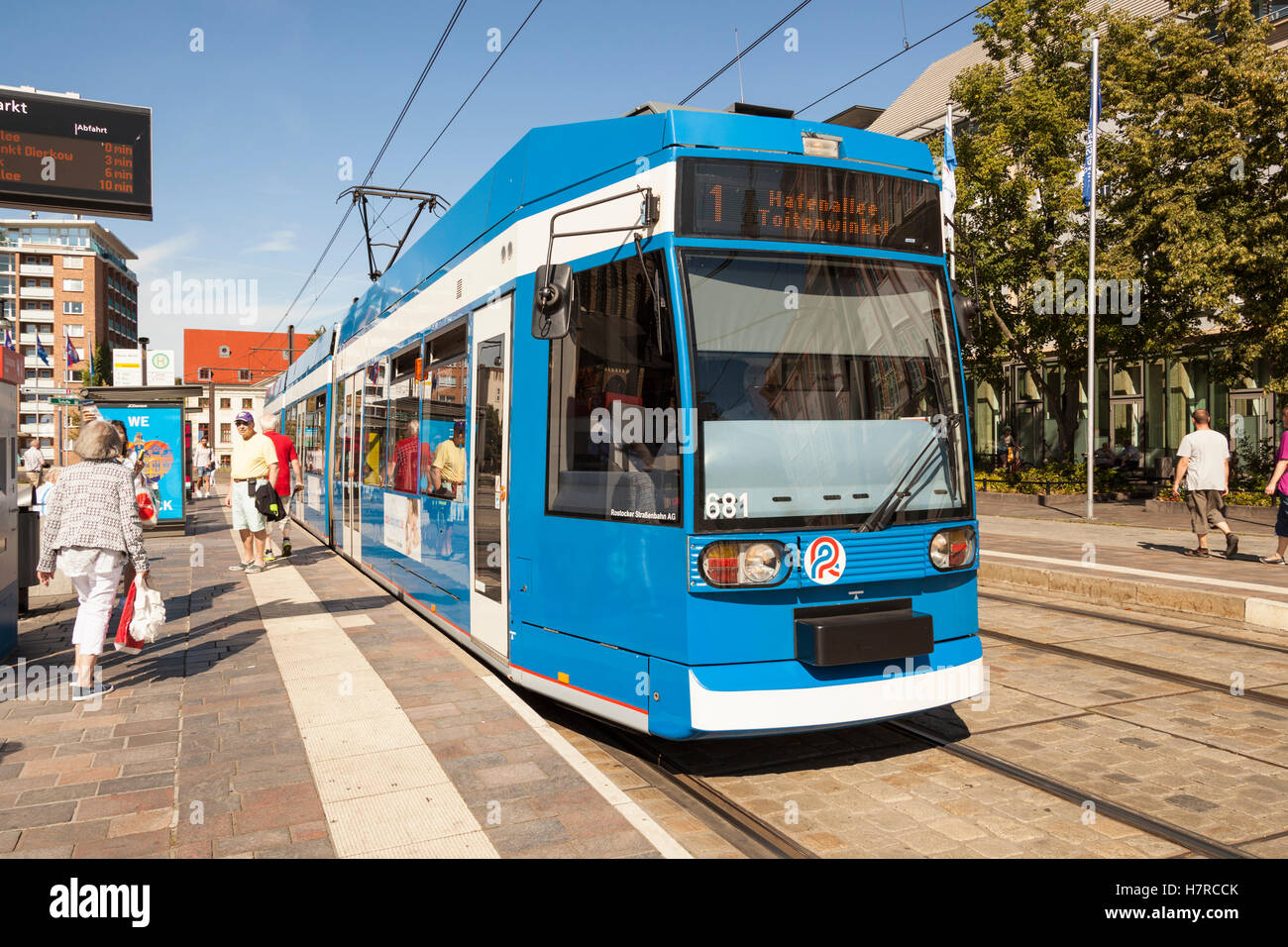 Trams, Neuer Markt, New Market Square, Rostock, Mecklenburg-Vorpommern ...