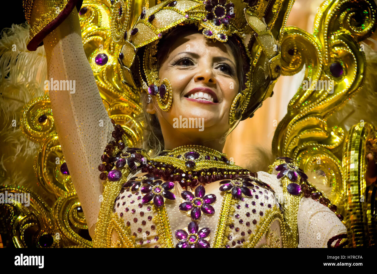 Samba dancers brazilian flag hi-res stock photography and images - Alamy