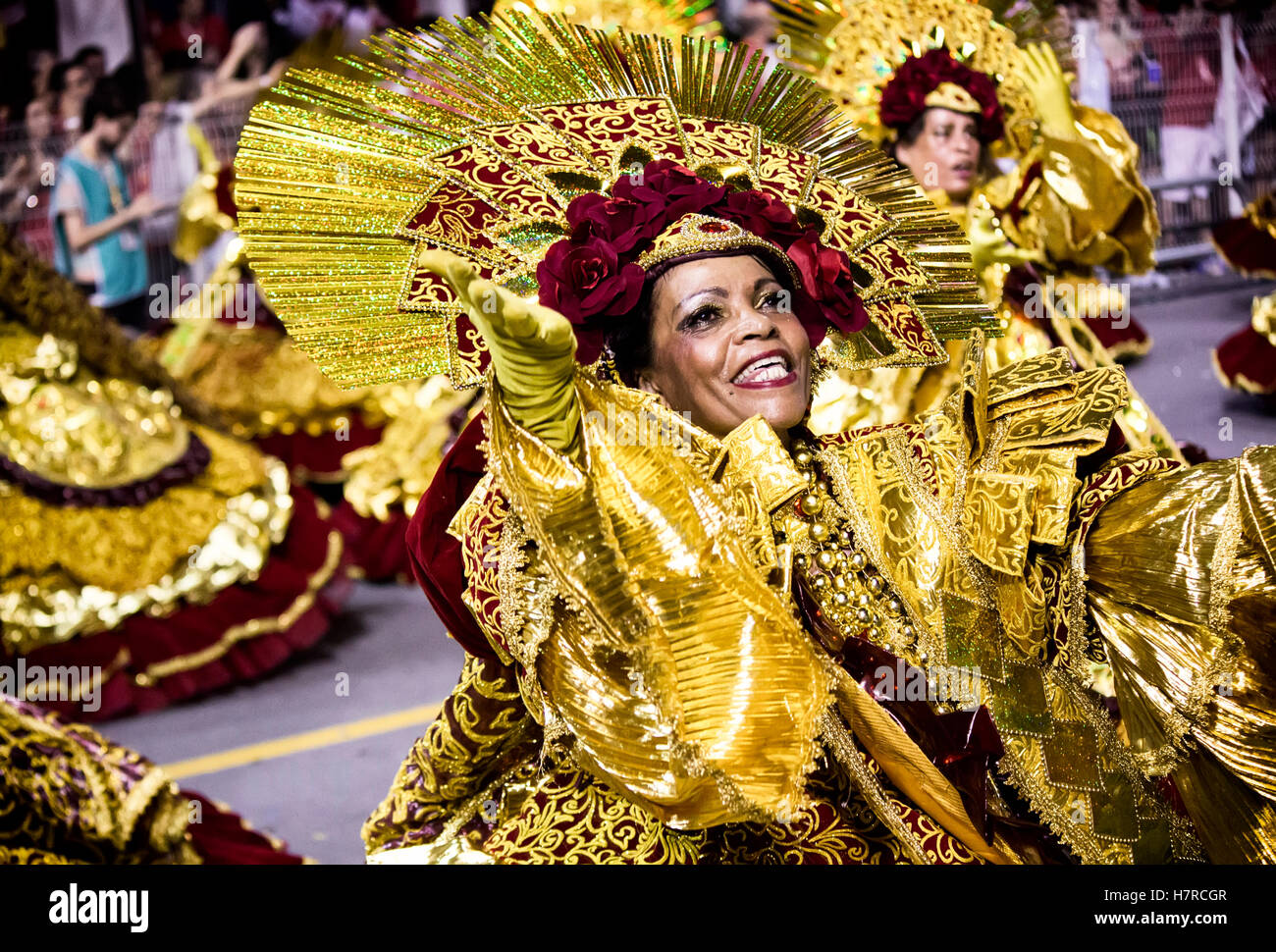 Performers dancing at carnival Brazil Stock Photo - Alamy
