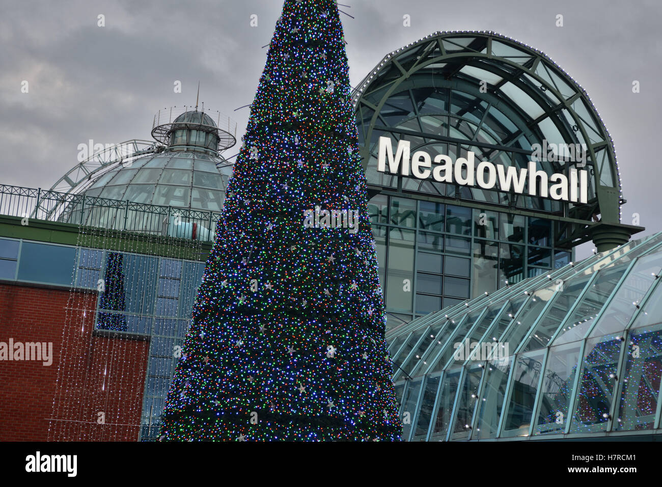 Meadowhall shopping centre sheffield hi-res stock photography and ...