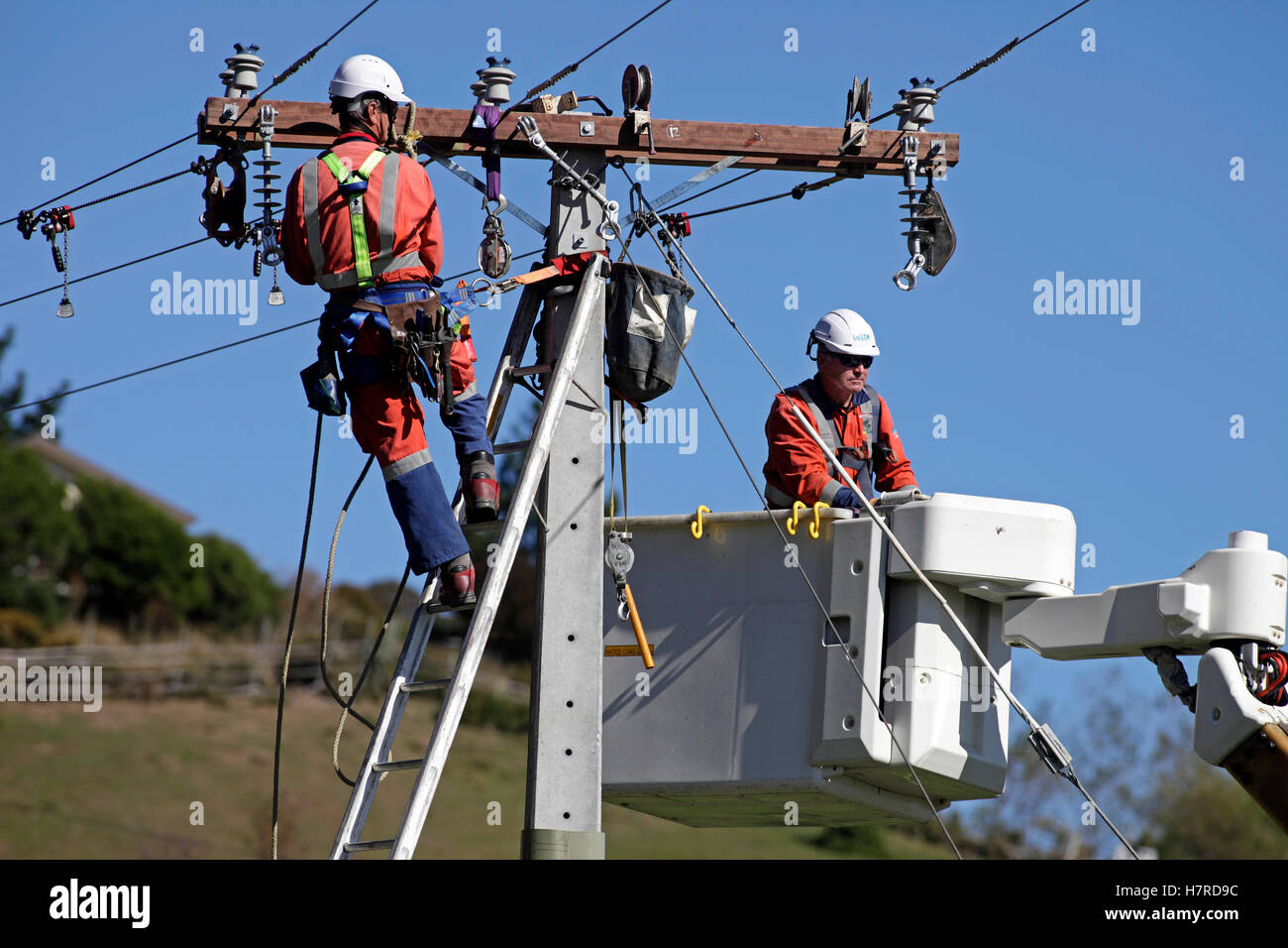 Electrical electric cherry picker hi-res stock photography and images ...
