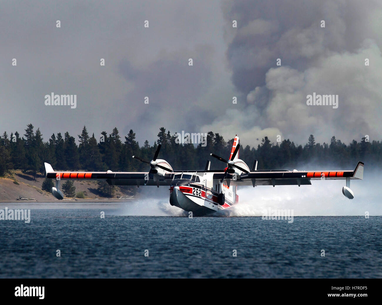 Fire planes hi-res stock photography and images - Alamy