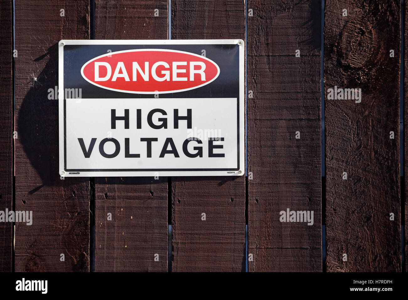Electricity substation warning sign hi-res stock photography and images ...