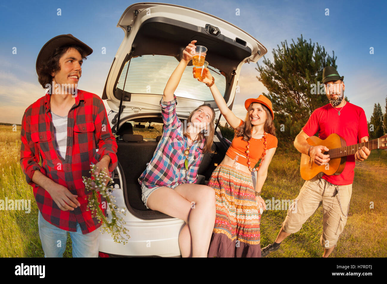 Young girls cheering hi-res stock photography and images - Alamy