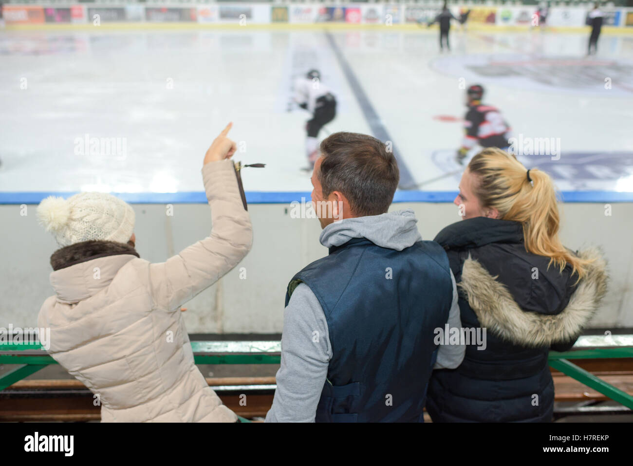 cheering a game of ice hockey Stock Photo - Alamy