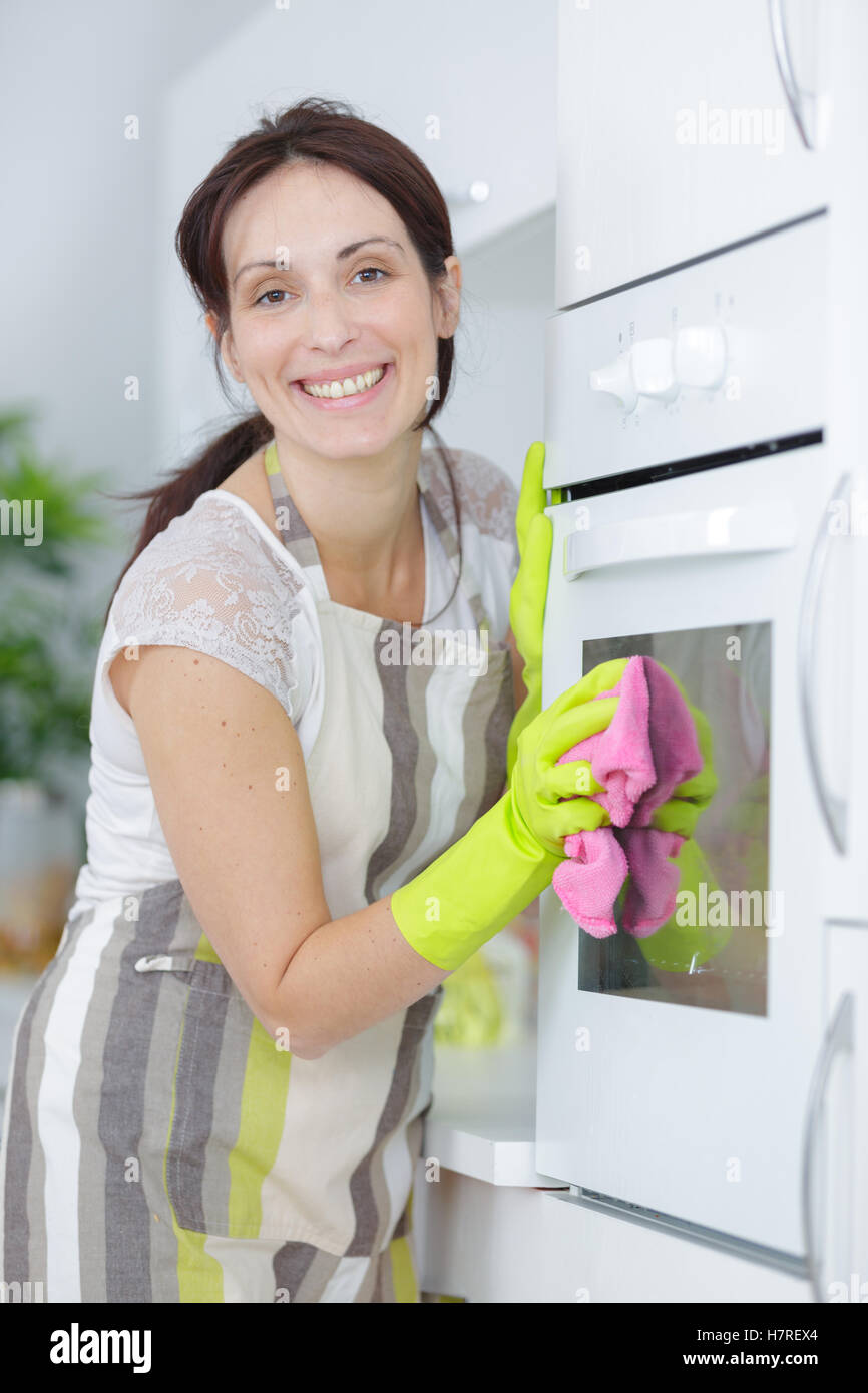 beautiful young housewife cleaning the oven Stock Photo - Alamy