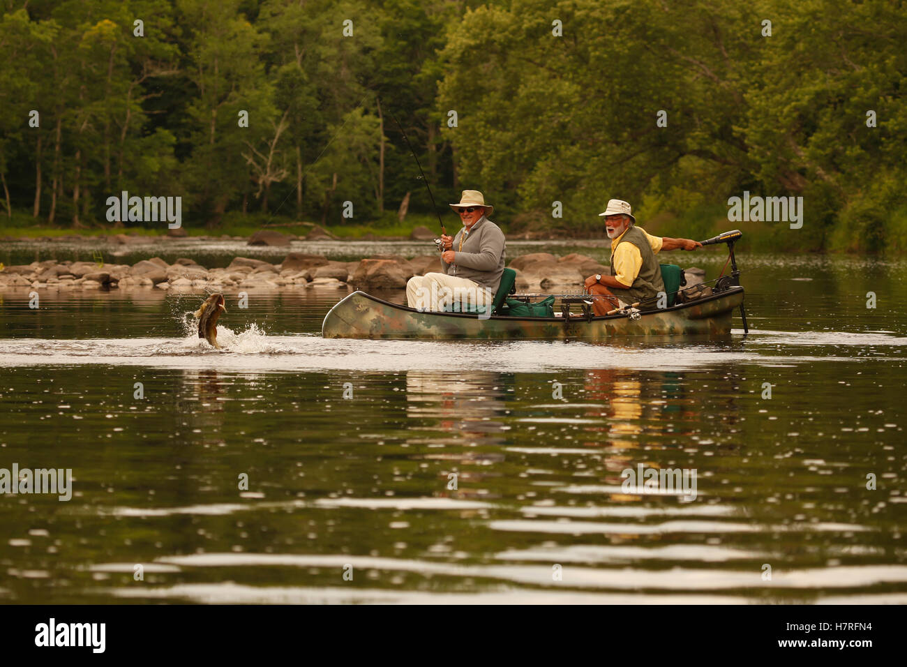 Dragging canoe hi-res stock photography and images - Alamy