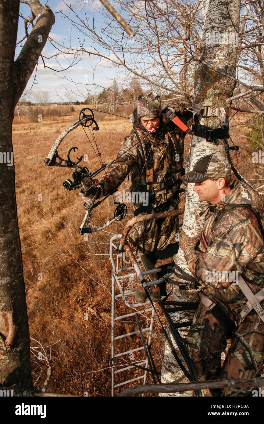 Father and son deer hunting hi-res stock photography and images - Alamy