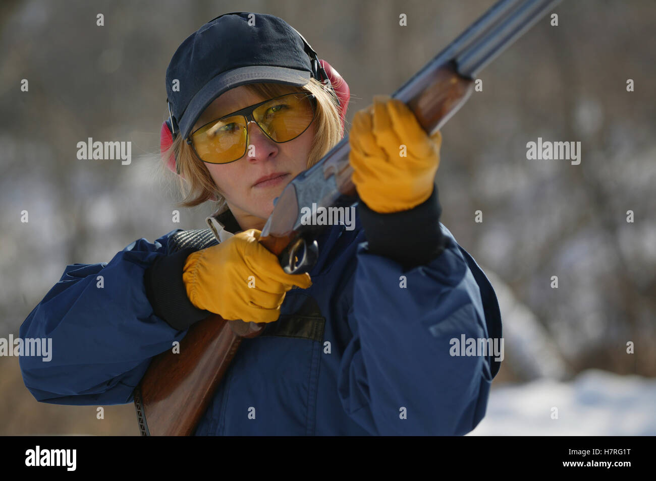 Female shooting targets hi-res stock photography and images - Alamy