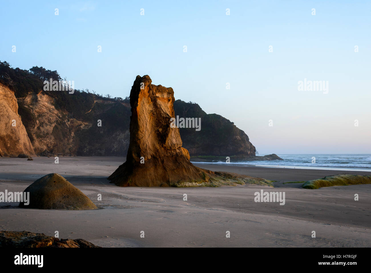 Scene arch cape beach oregon hi-res stock photography and images - Alamy