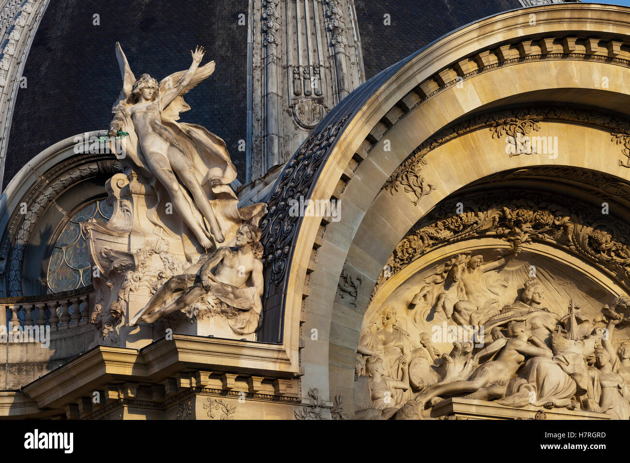 Statues at entrance to the Petit Palais; Paris, France Stock Photo - Alamy