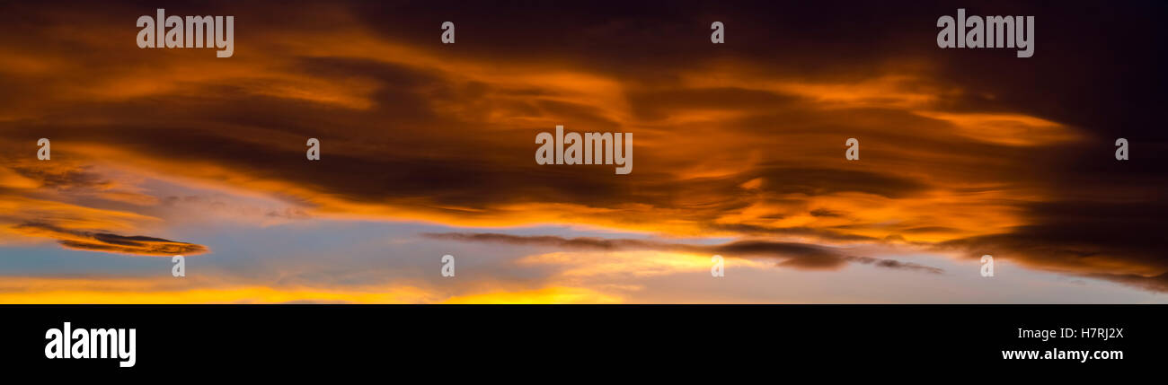 Chinook arc cloud hi-res stock photography and images - Alamy