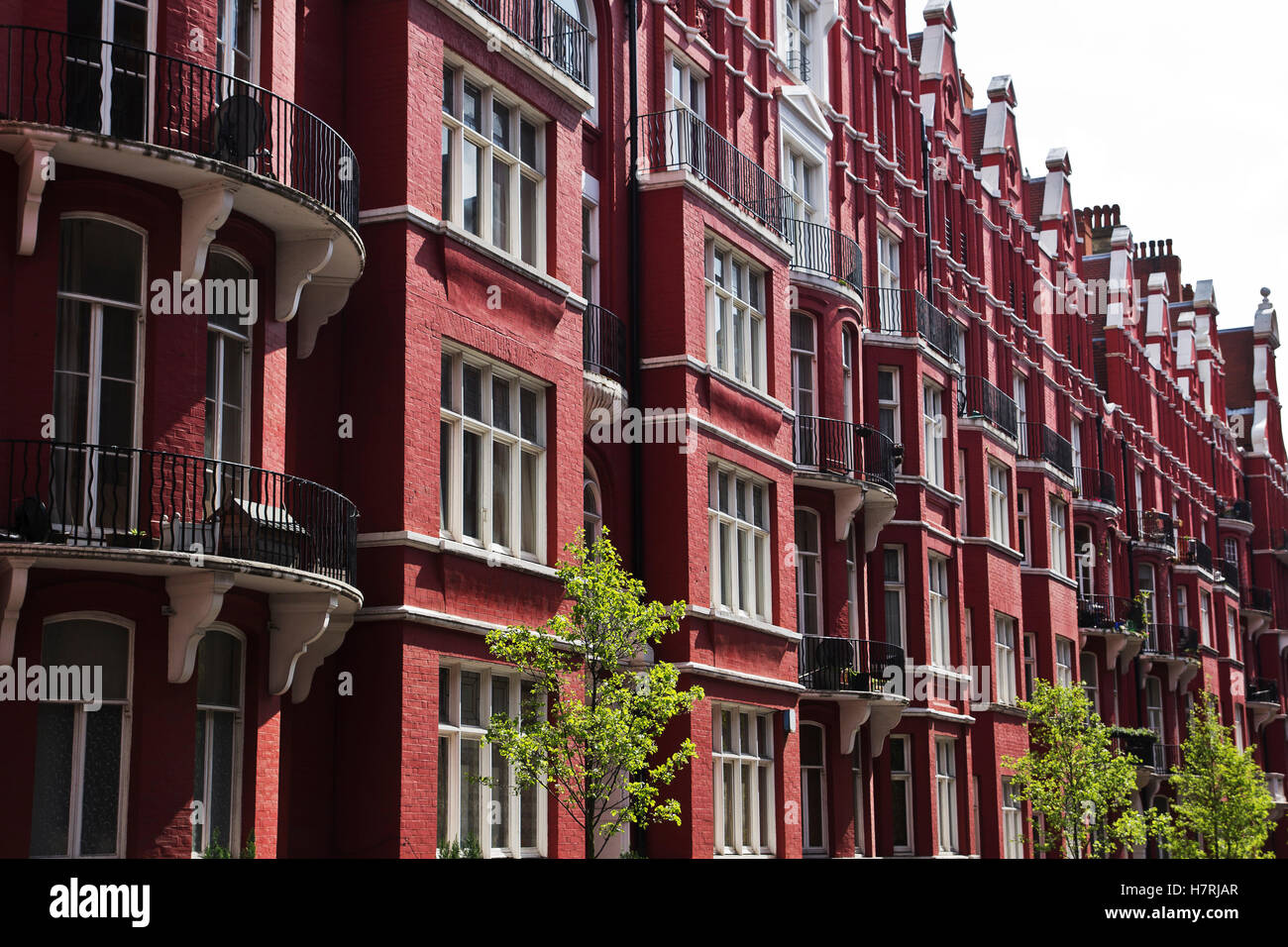 London terraced house hi-res stock photography and images - Alamy