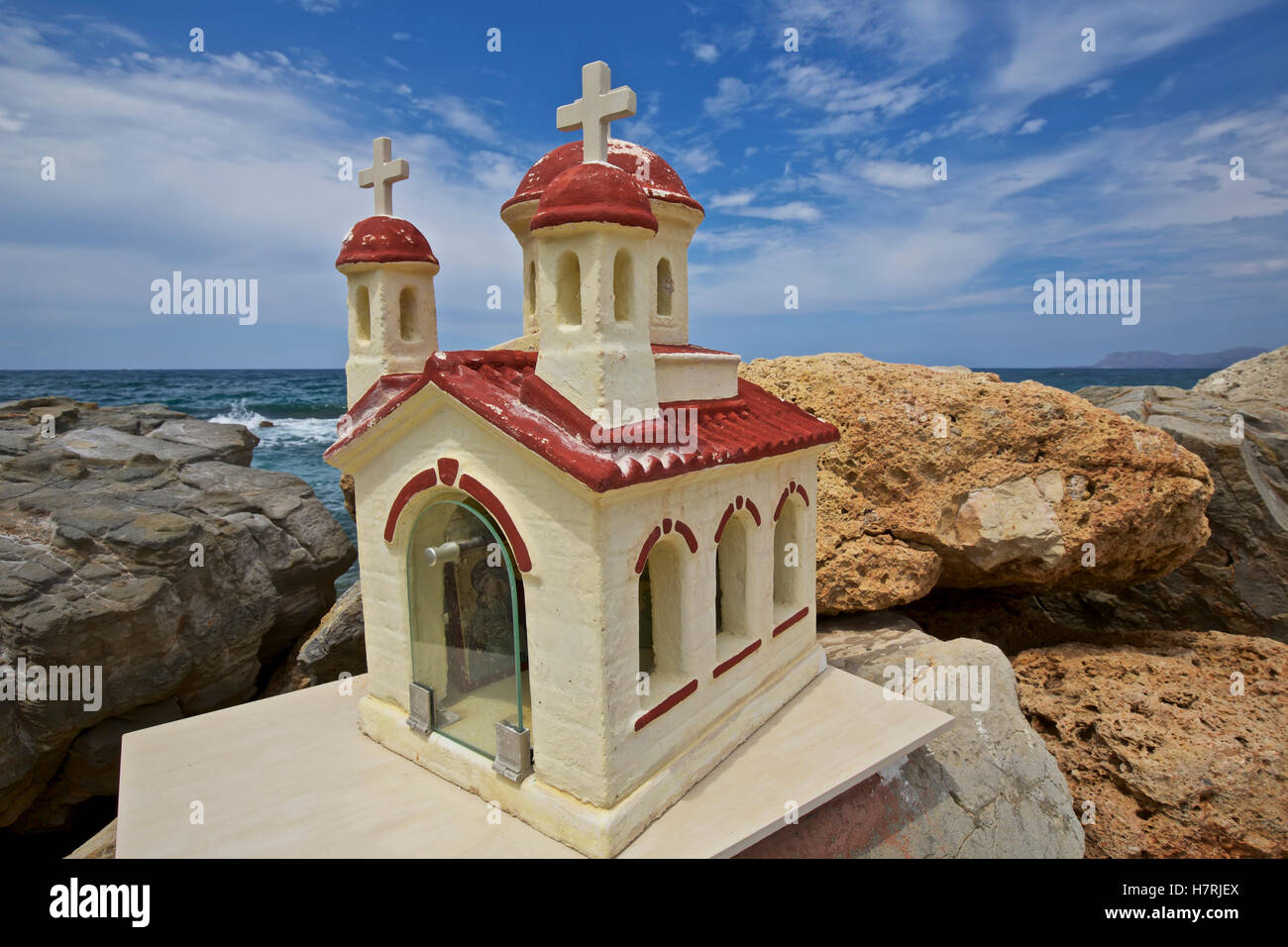 Pretty small traditional Greek Orthodox chapel on the seafront Stock ...