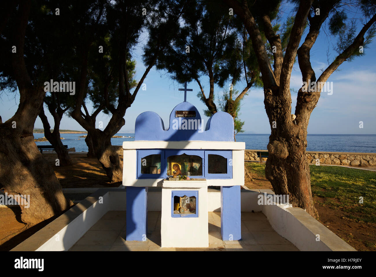 Pretty small traditional Greek Orthodox chapel on the seafront Stock ...