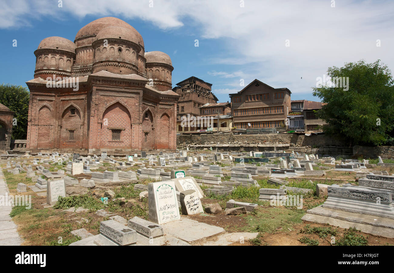 Graveyard srinagar kashmir india hi-res stock photography and images ...