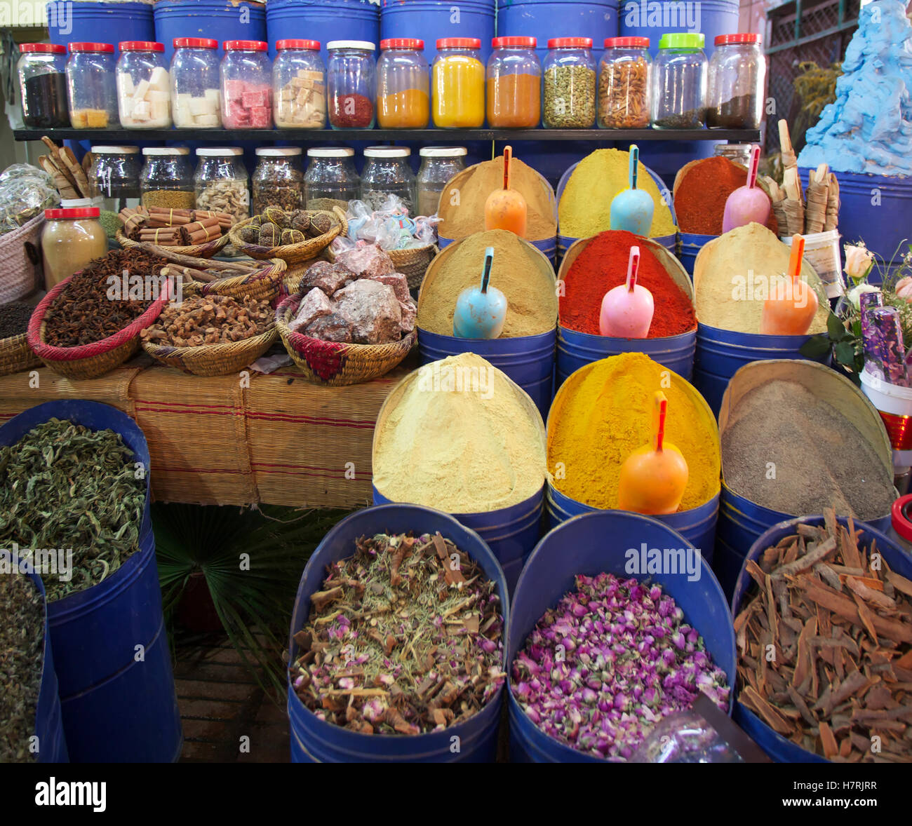 Spice market morocco scoop hi-res stock photography and images - Alamy