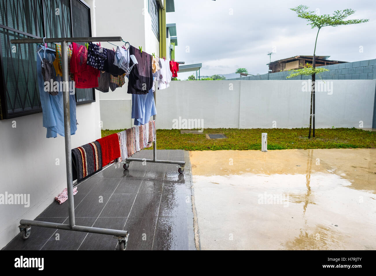 Wet clothes hi-res stock photography and images - Alamy