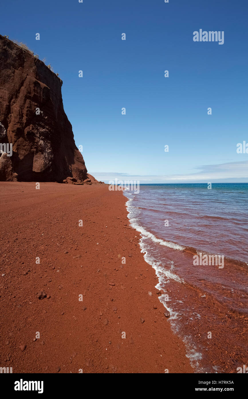 Red sand beach and cliffs Stock Photo - Alamy