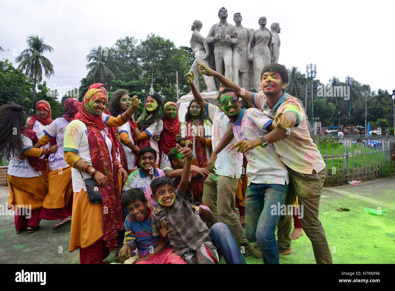 Dhaka, Bangladesh. 7th November, 2016. Dhaka University's Pali and ...