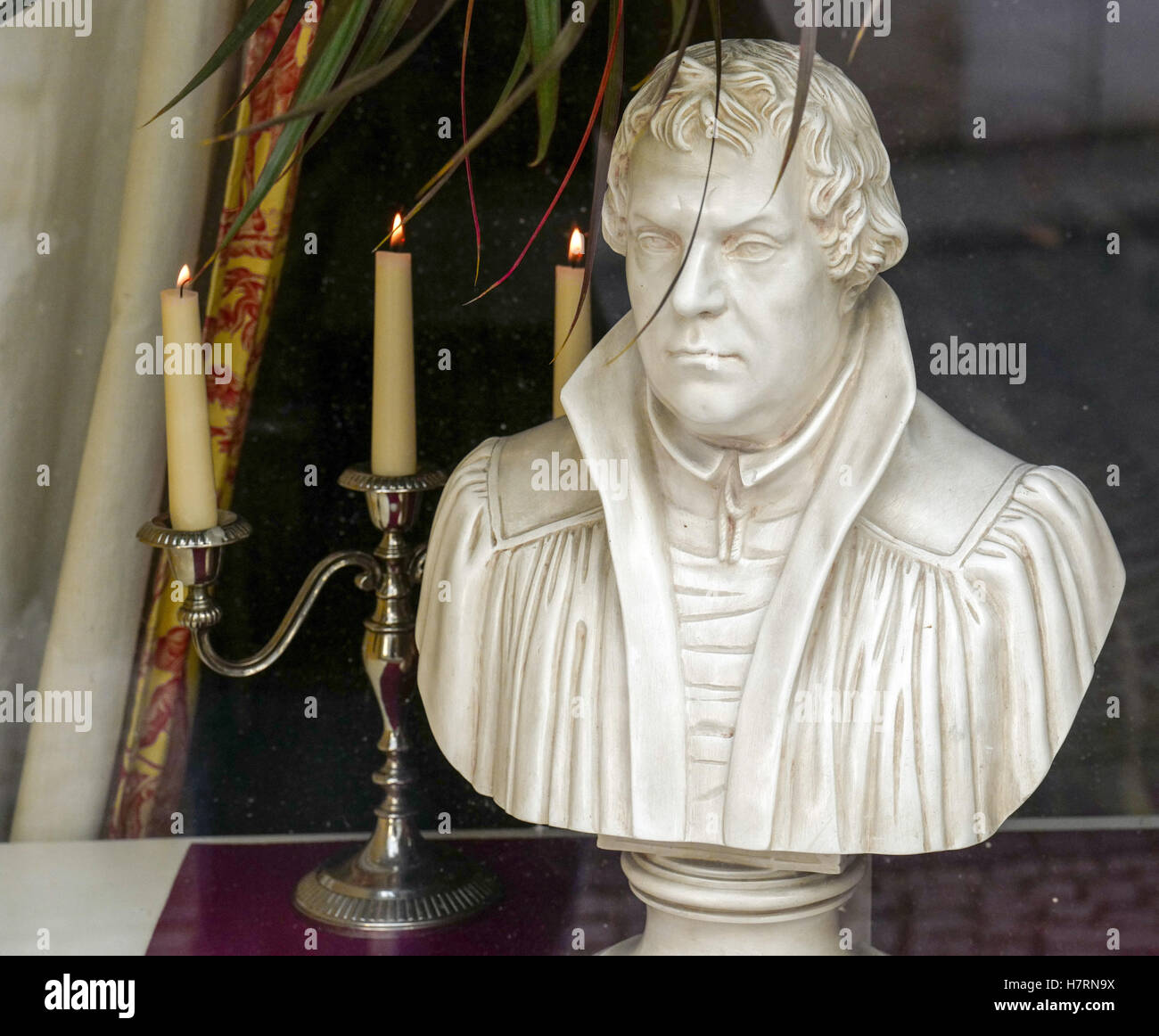 Martin luther bust hi-res stock photography and images - Alamy