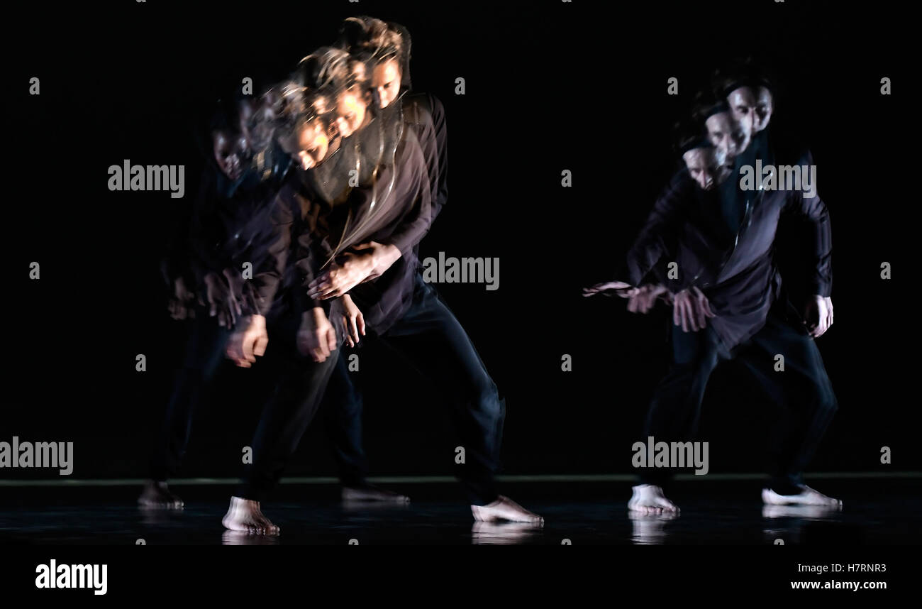 Rambert Dance Company Stock Photos & Rambert Dance Company Stock Images ...