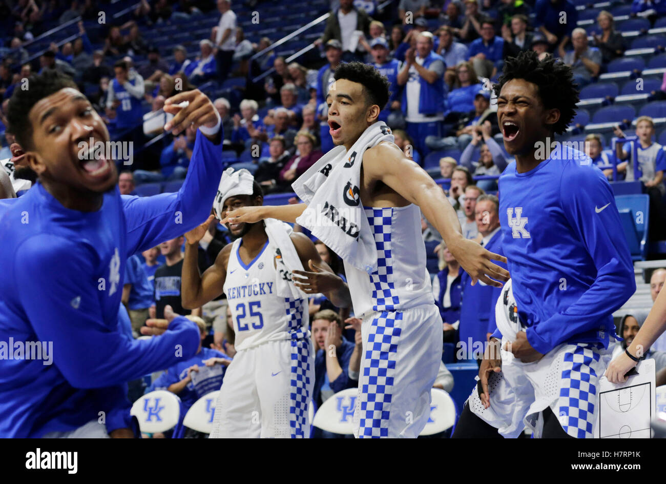 Lexington, Ky, US. 6th Nov, 2016. Kentucky's Sacha Killeya-Jones (1 ...