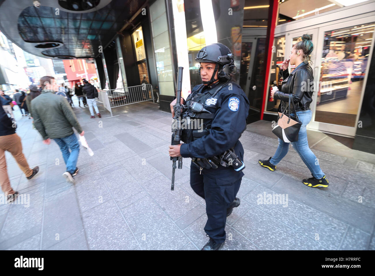 New York, USA. 7th Nov, 2016. Police patrols at the Times Square in New ...