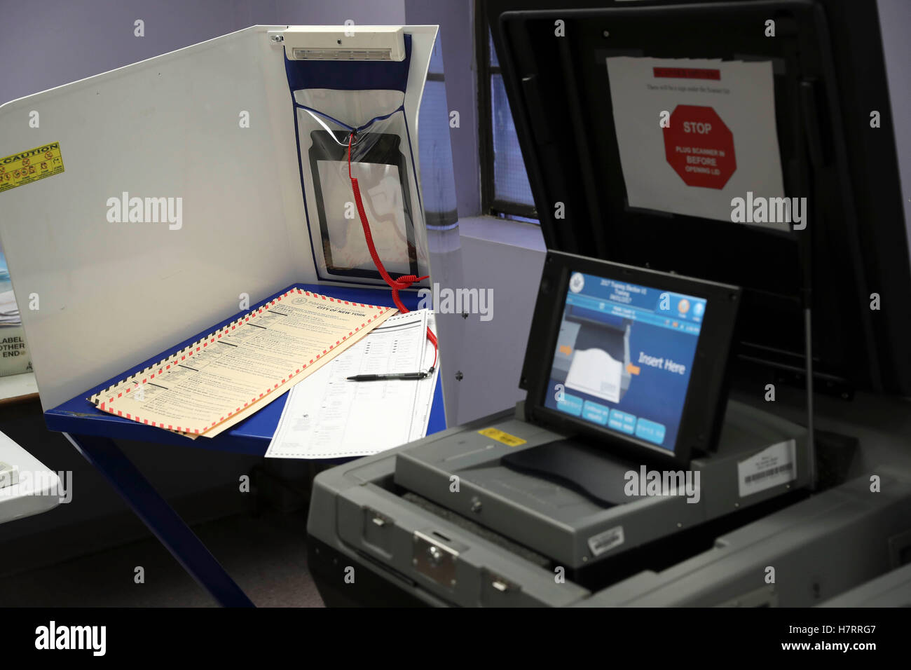 Voting booth united states hi-res stock photography and images - Alamy