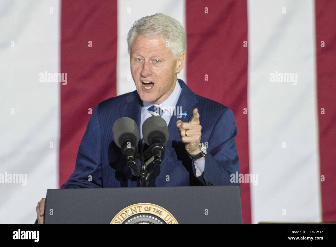 Philadelphia, Pennsylvania, USA. 7th Nov, 2016. BILL CLINTON, at the ...