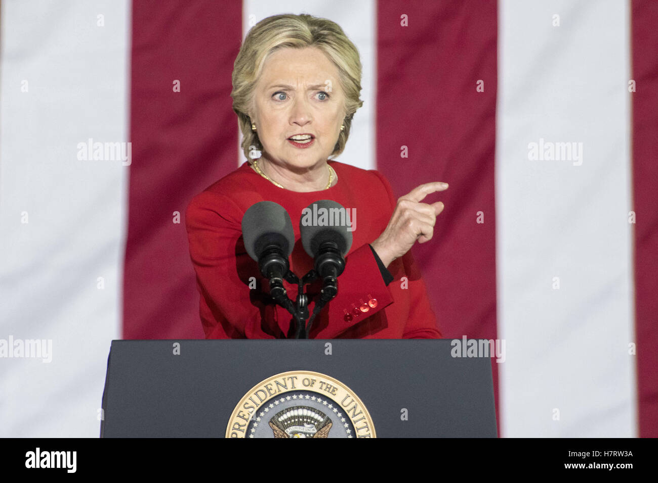 Philadelphia, Pennsylvania, USA. 7th Nov, 2016. Democratic candidate ...