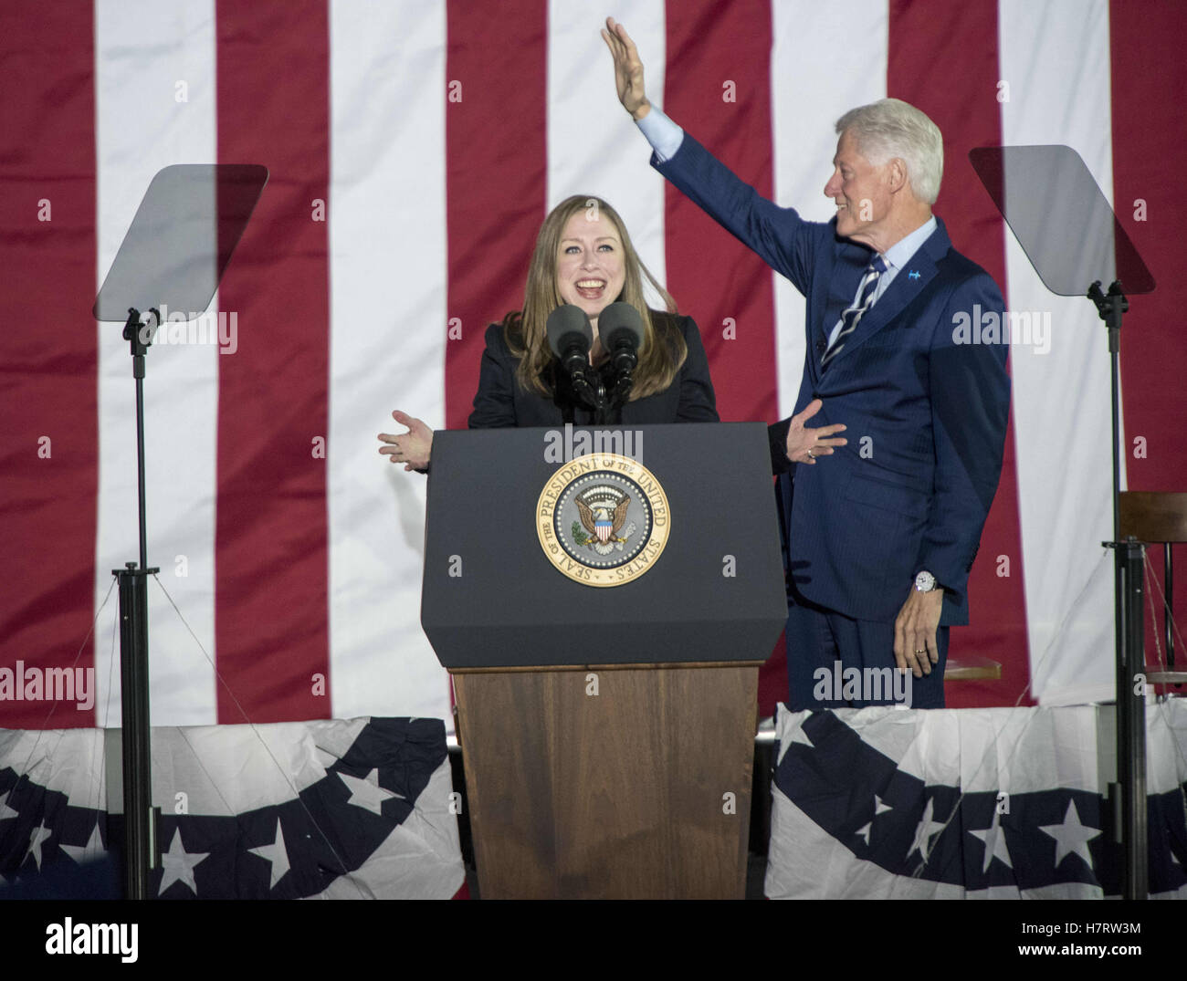 Philadelphia, Pennsylvania, USA. 7th Nov, 2016. BILL CLINTON, and ...