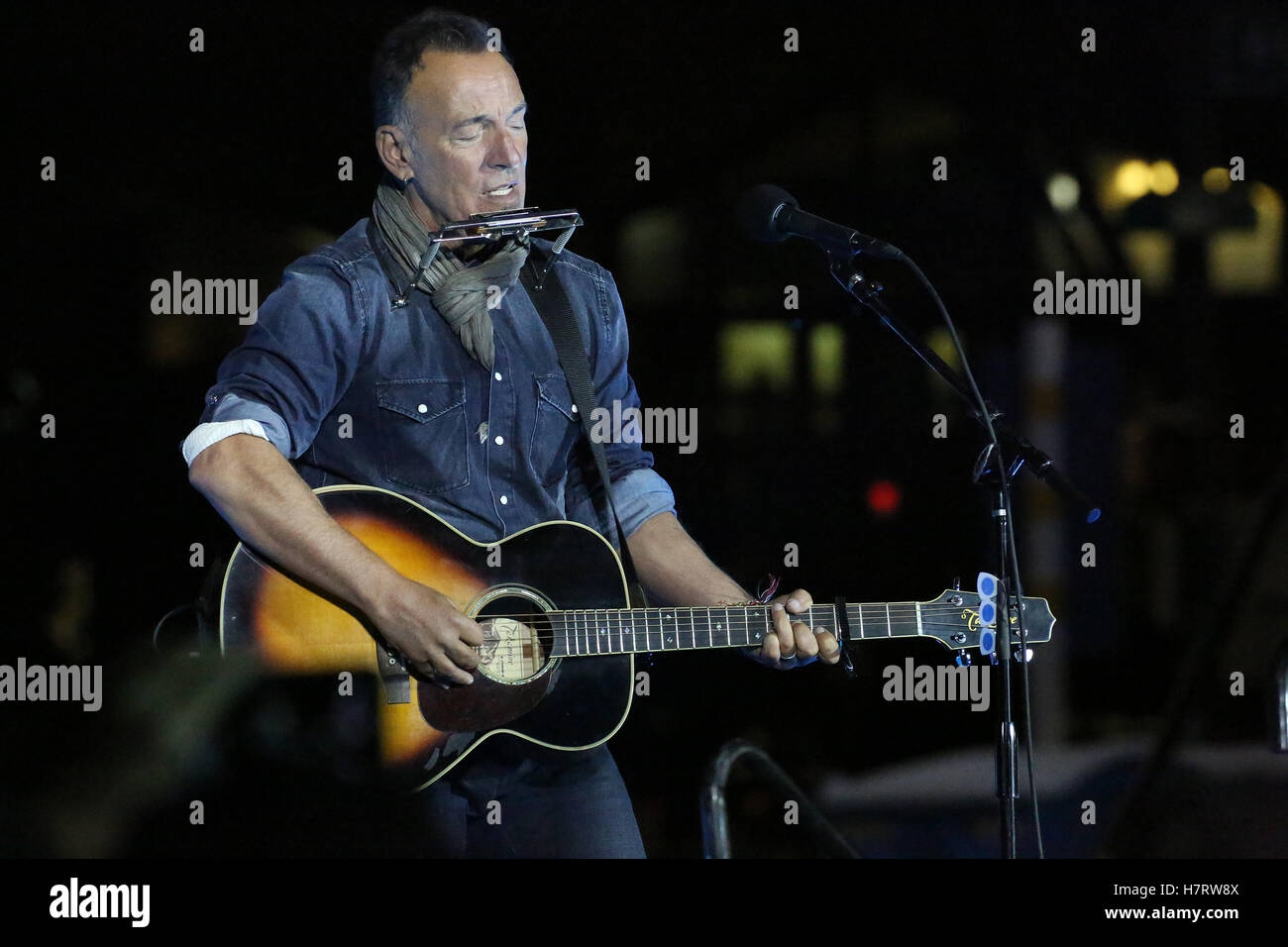 Philadelphia, PA, USA. 7th Nov, 2016. Bruce Springsteen at the GOTV ...