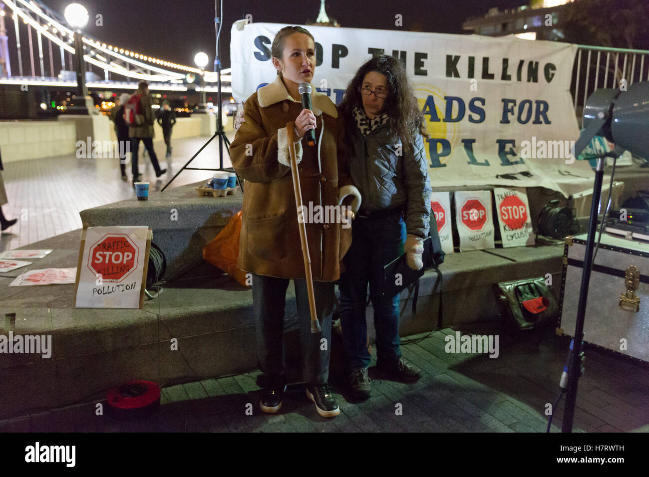 London, UK. 7th Nov, 2016. Victoria Lebrec, amputee following a cycling ...
