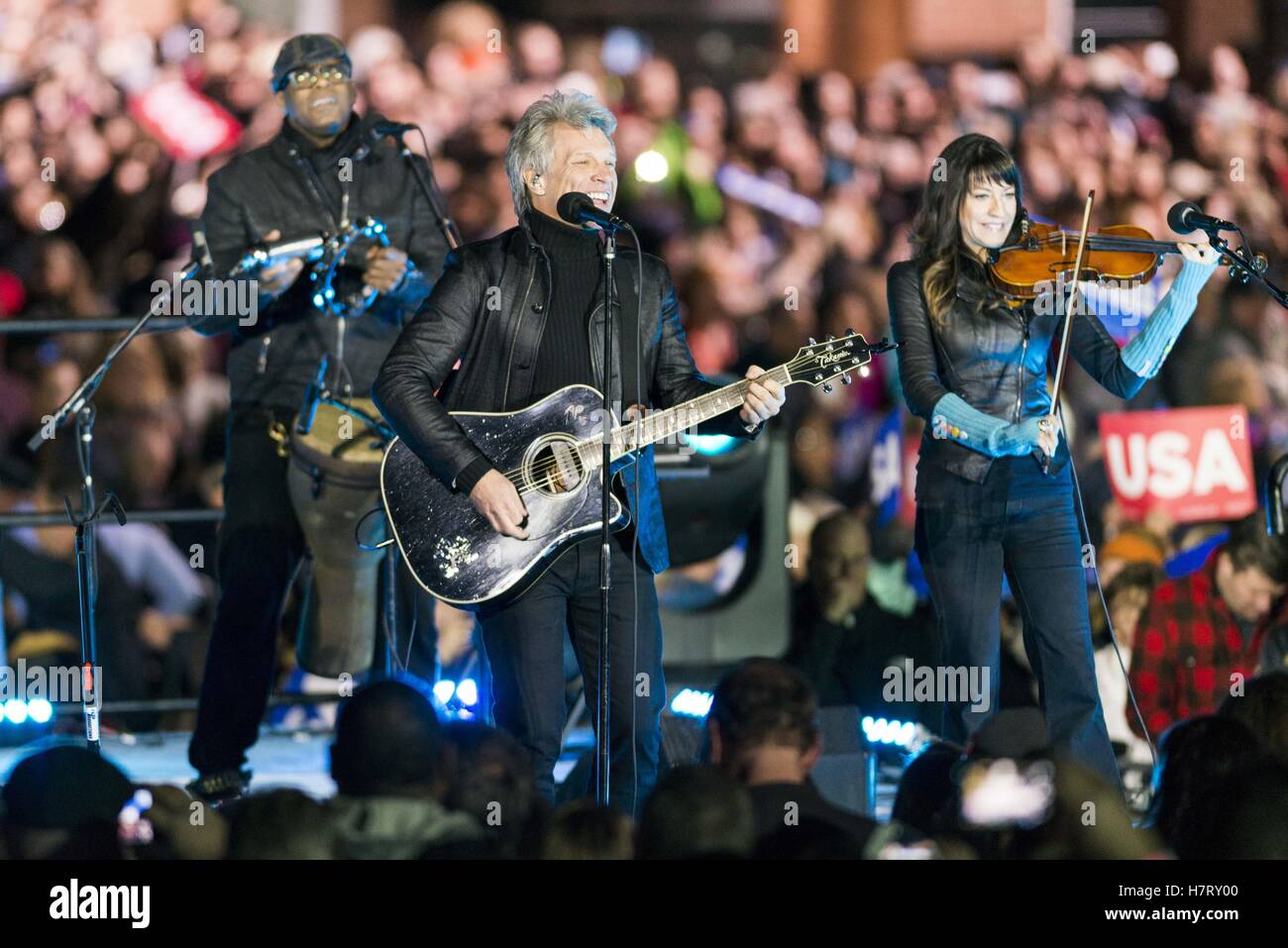 Philadelphia, Pennsylvania, USA. 7th Nov, 2016. JON BON JOVI playing at ...