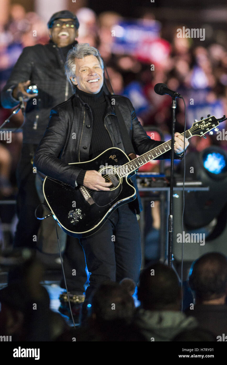 Philadelphia, Pennsylvania, USA. 7th Nov, 2016. JON BON JOVI playing at ...