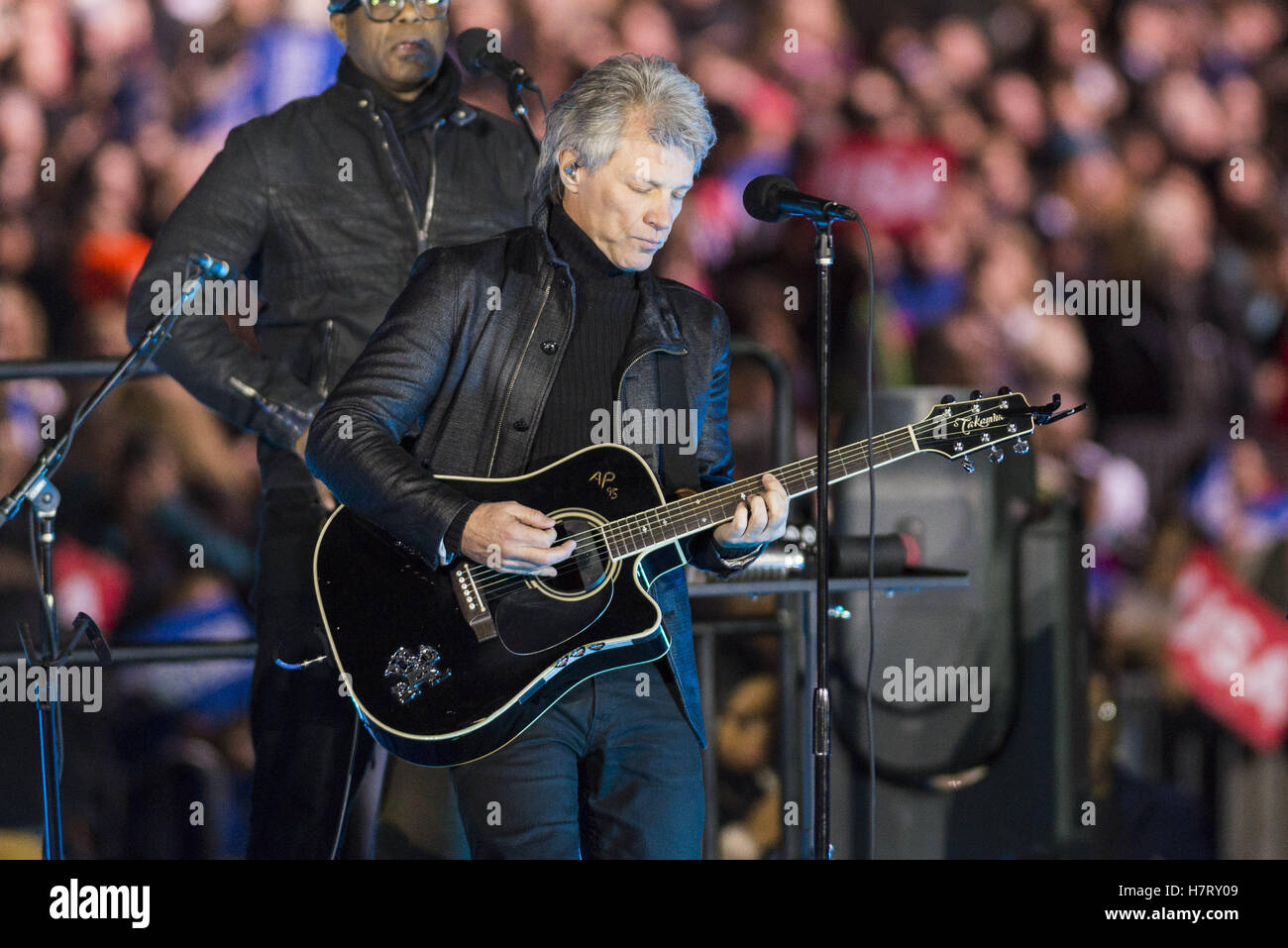 Philadelphia, Pennsylvania, USA. 7th Nov, 2016. JON BON JOVI playing at ...