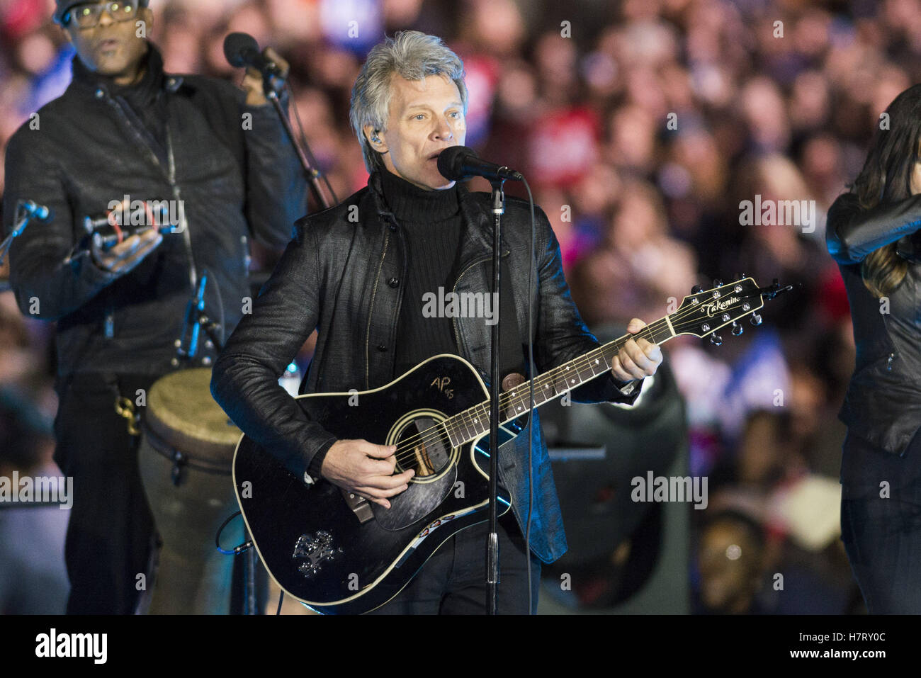 Philadelphia, Pennsylvania, USA. 7th Nov, 2016. JON BON JOVI playing at ...
