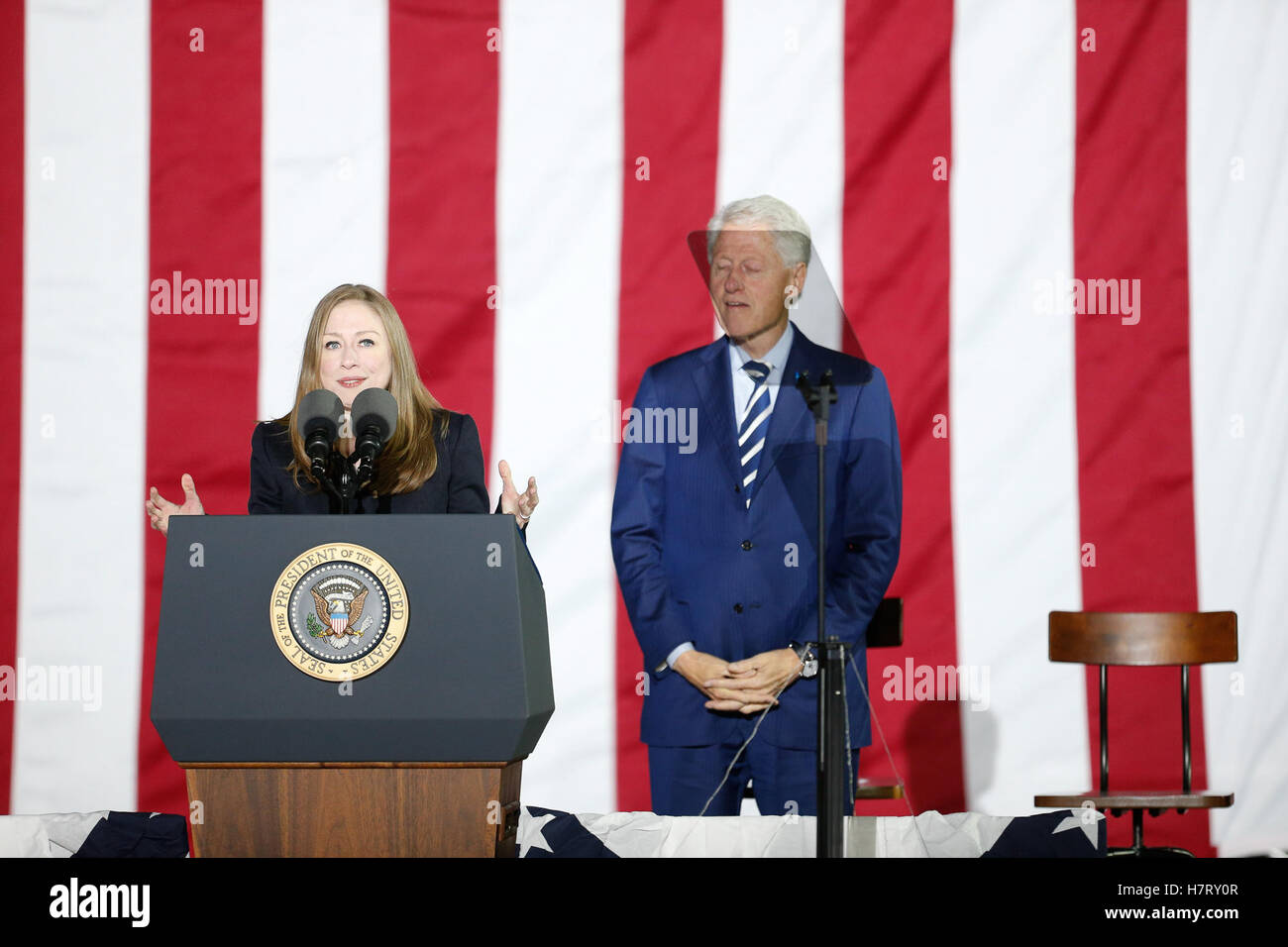 Chelsea clinton and hillary hi-res stock photography and images - Alamy