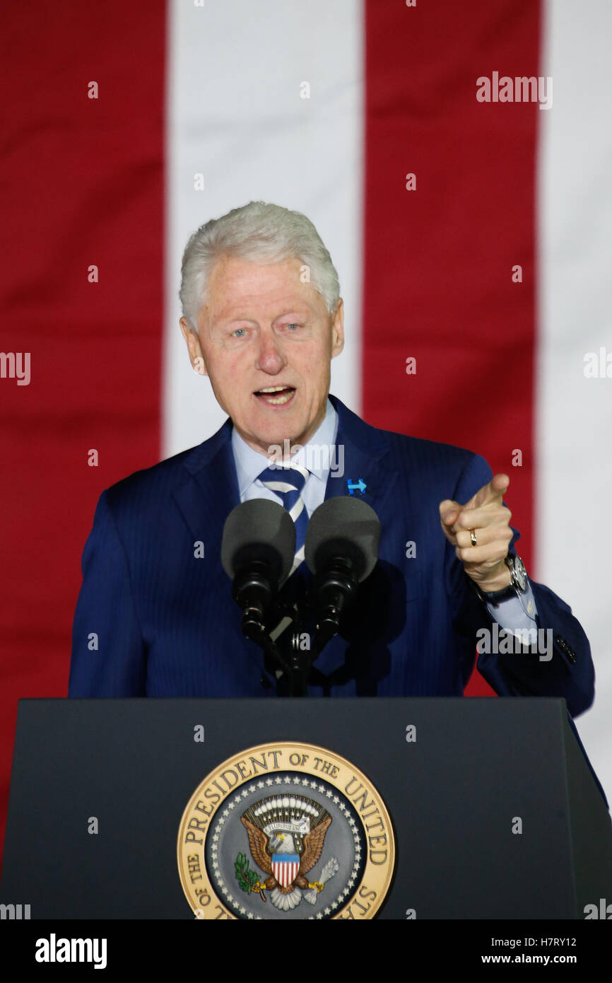 Philadelphia, USA. 07th Nov, 2016. President Bill Clinton speaks speak ...