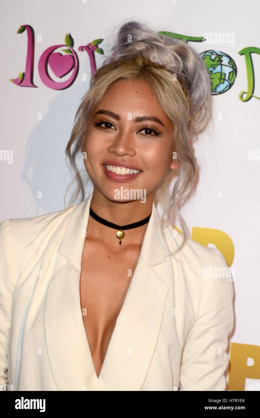 Los Angeles, CA, USA. 7th Nov, 2016. Amy Pham at arrivals for GOD VS ...