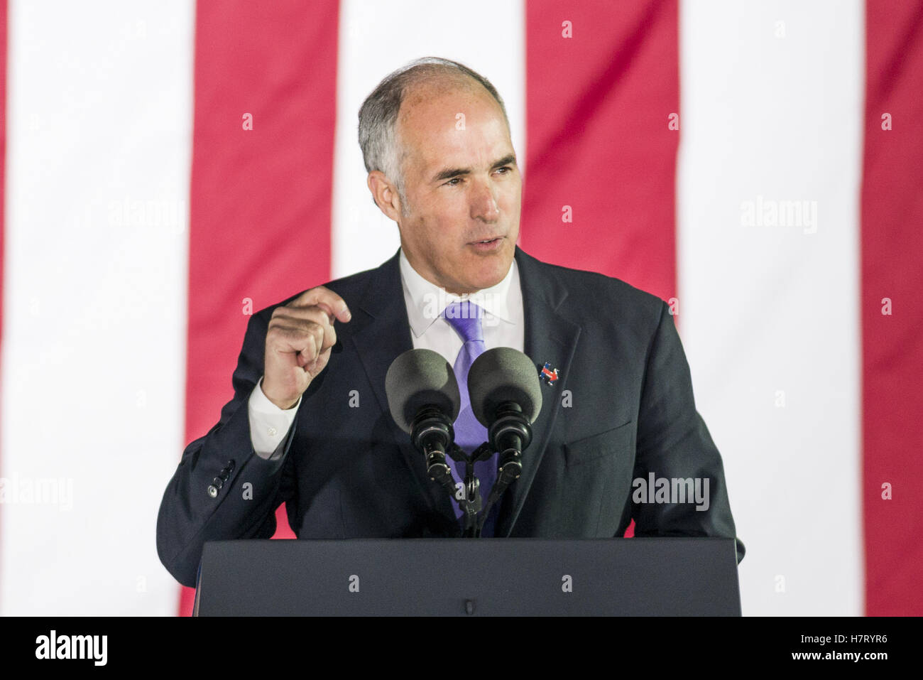 Philadelphia, Pennsylvania, USA. 7th Nov, 2016. Senator BOB CASEY Jr ...