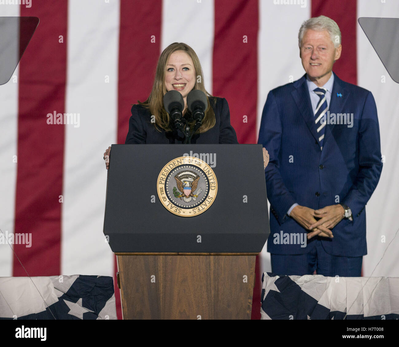 Philadelphia, Pennsylvania, USA. 7th Nov, 2016. CHELSEA CLINTON (with ...
