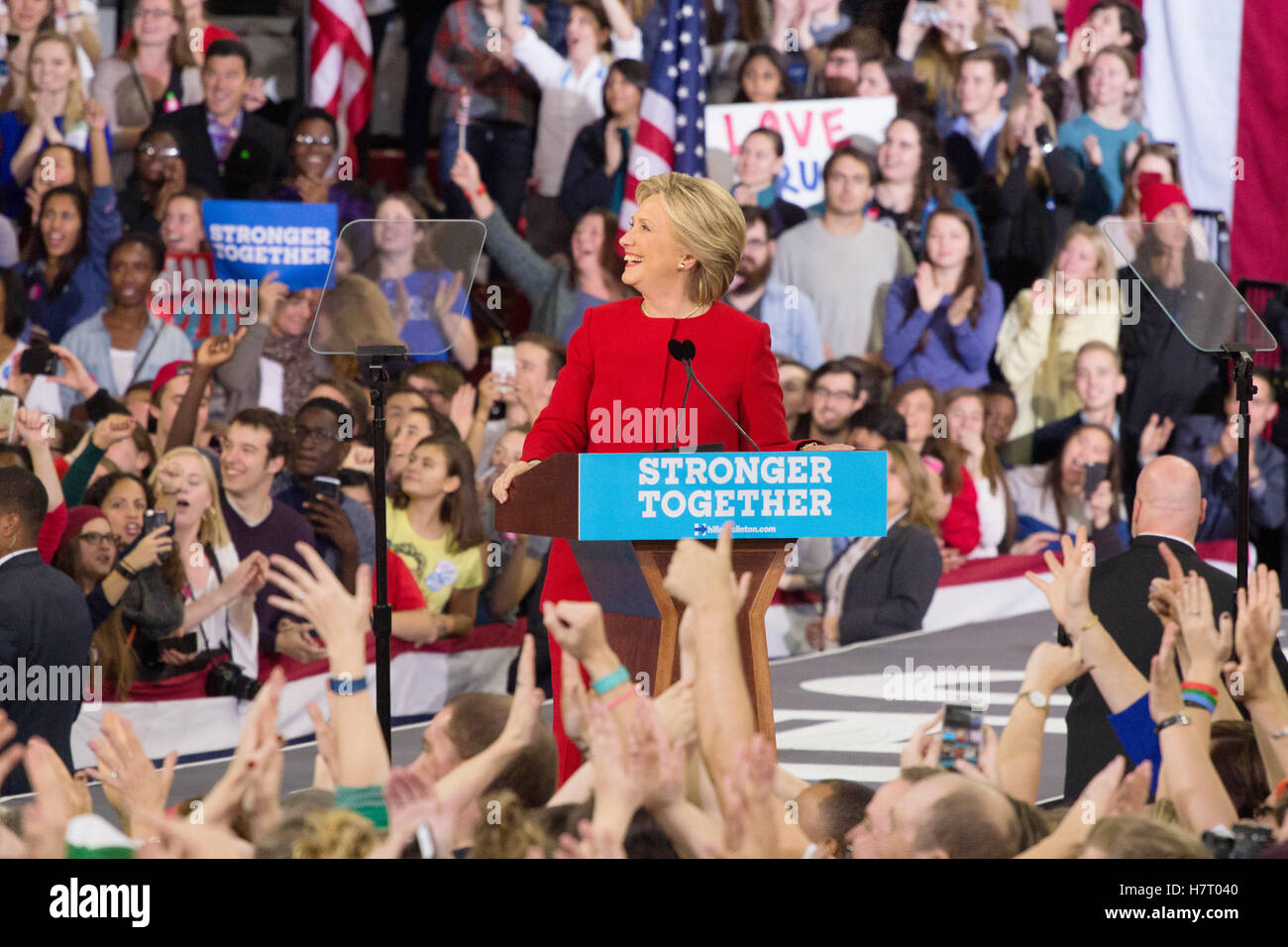 Raleigh, USA. 07th Nov, 2016. Presidental Candidate Hillary Clinton ...