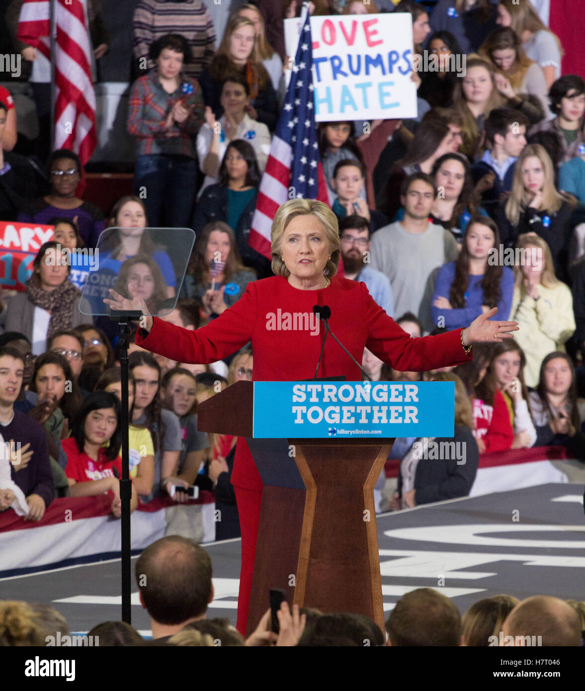 Raleigh, USA. 07th Nov, 2016. Presidental Candidate Hillary Clinton ...