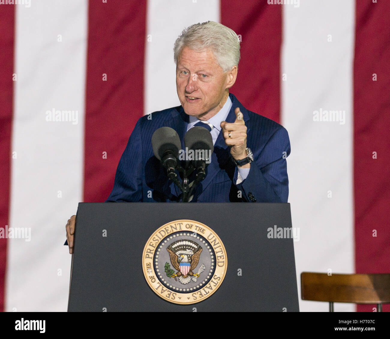Philadelphia, Pennsylvania, USA. 7th Nov, 2016. BILL CLINTON speaking ...