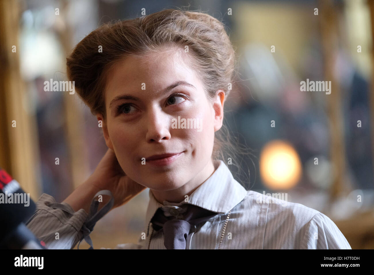 Bueckenburg, Germany. 8th Nov, 2016. The actress Nora von Waldstaetten ...