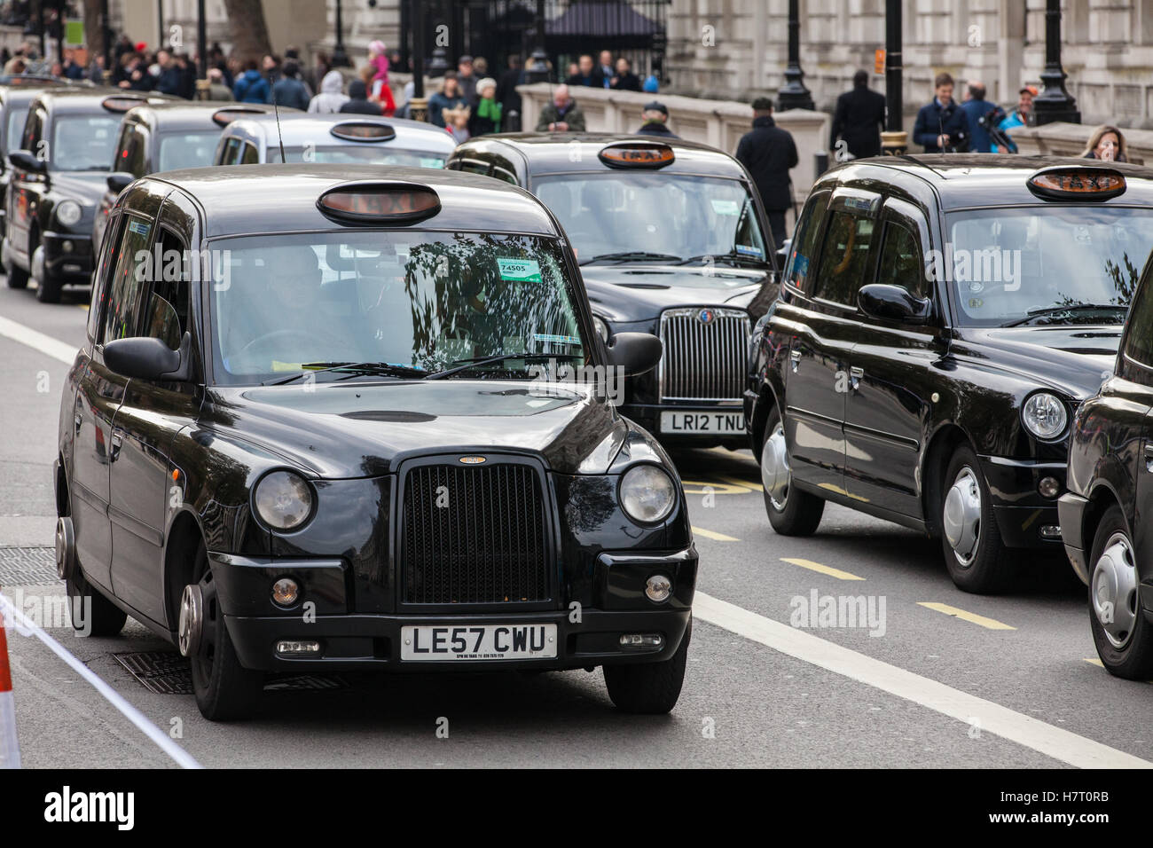 London, UK. 8th November, 2016. Black cab drivers representing the ...